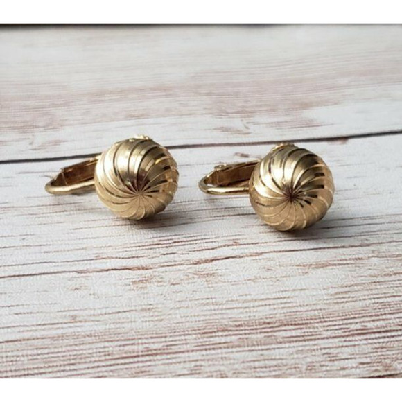 Vintage | Jewelry | Vintage Clip On Earrings Gold Tone Decorative Dome ...